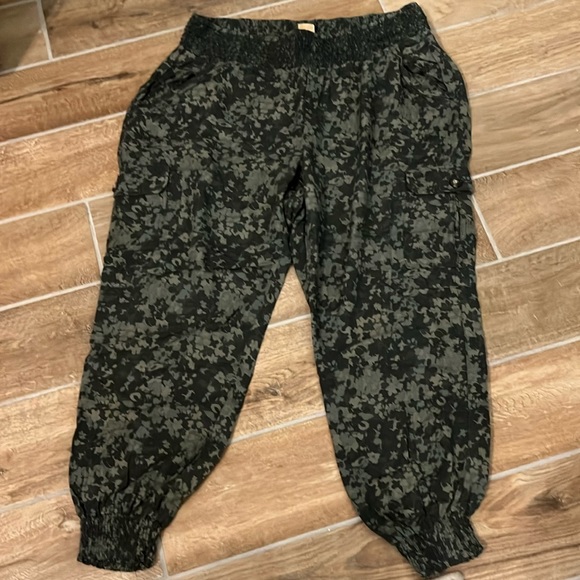 Democracy | Pants & Jumpsuits | Democracy Ab Technology Camo Cargo ...
